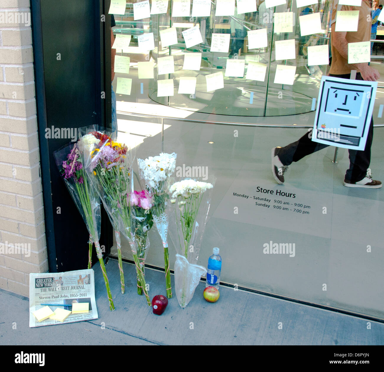 Apple store west 14th street new york hi-res stock photography and ...