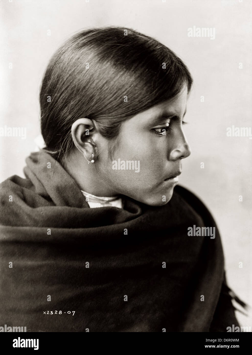 Edward S. Curtis: Qahatika girl, Arizona, 1907 Stock Photo - Alamy
