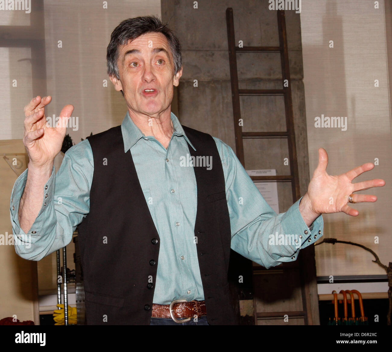 Roger Rees from the classic TV show 'Cheers' Meet and greet with the ...