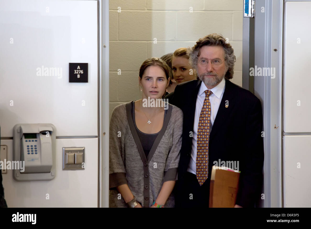 Amanda Knox and her lawyer Theodore Simon getting off the plane Amanda ...