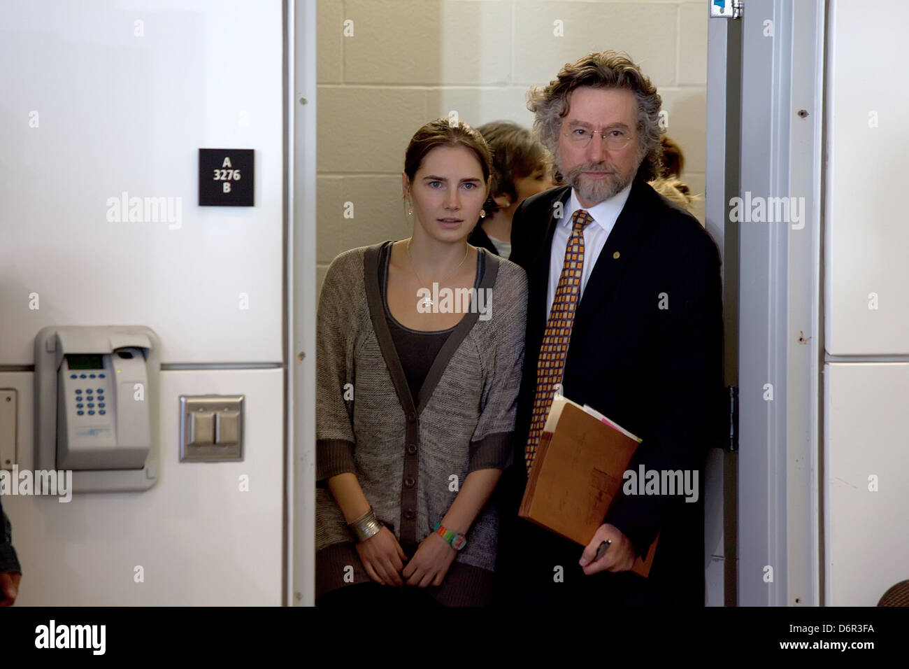 Amanda Knox and her lawyer Theodore Simon getting off the plane Amanda ...