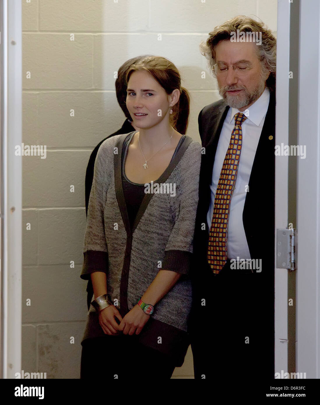 Amanda Knox and her lawyer Theodore Simon getting off the plane Amanda ...