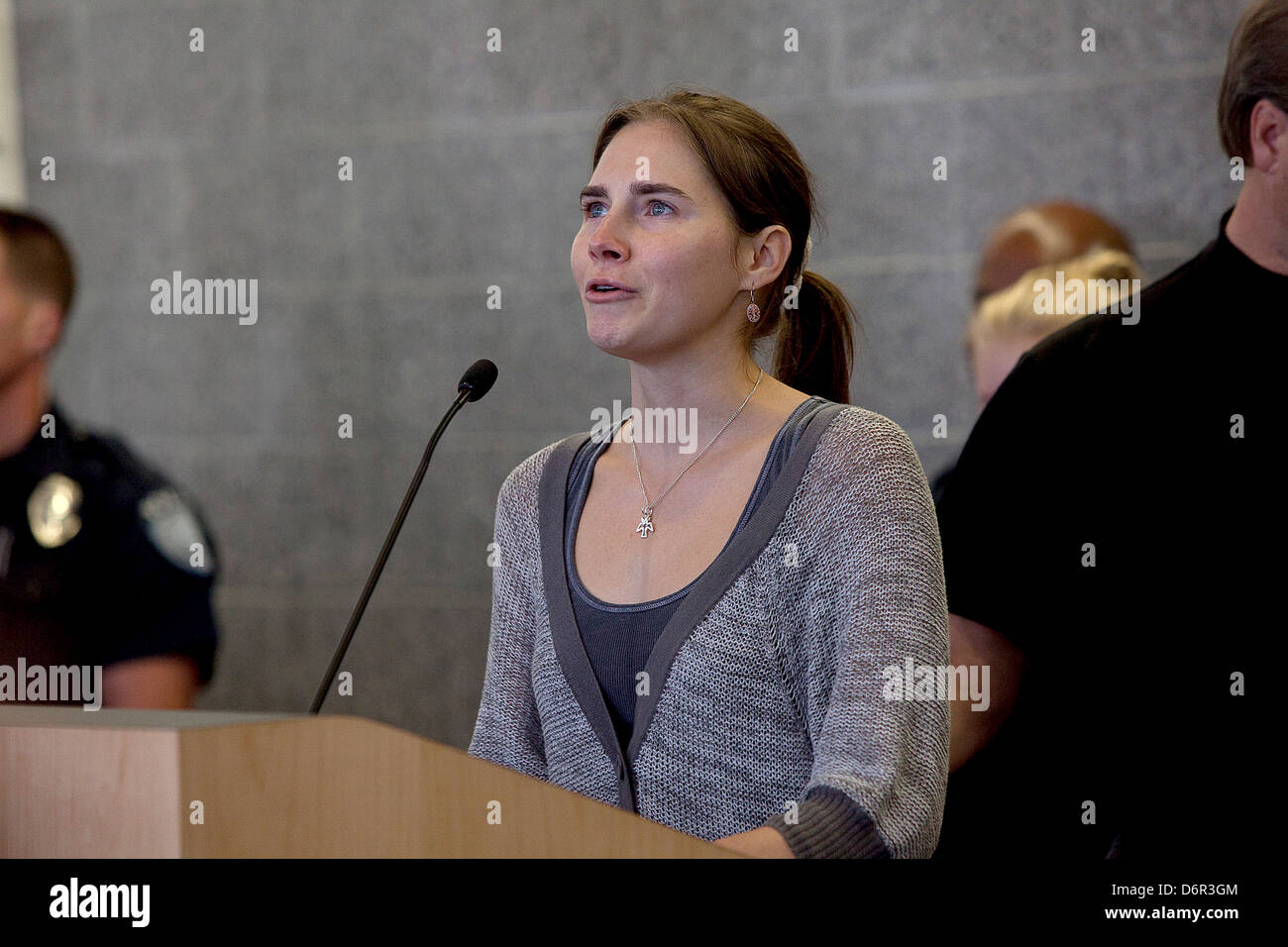 Amanda Knox addresses the media for the first time during a press ...