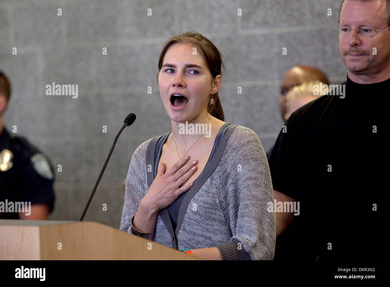 Amanda Knox addresses the media for the first time during a press ...