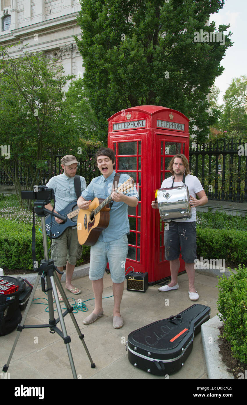 Himself singer hi-res stock photography and images - Alamy