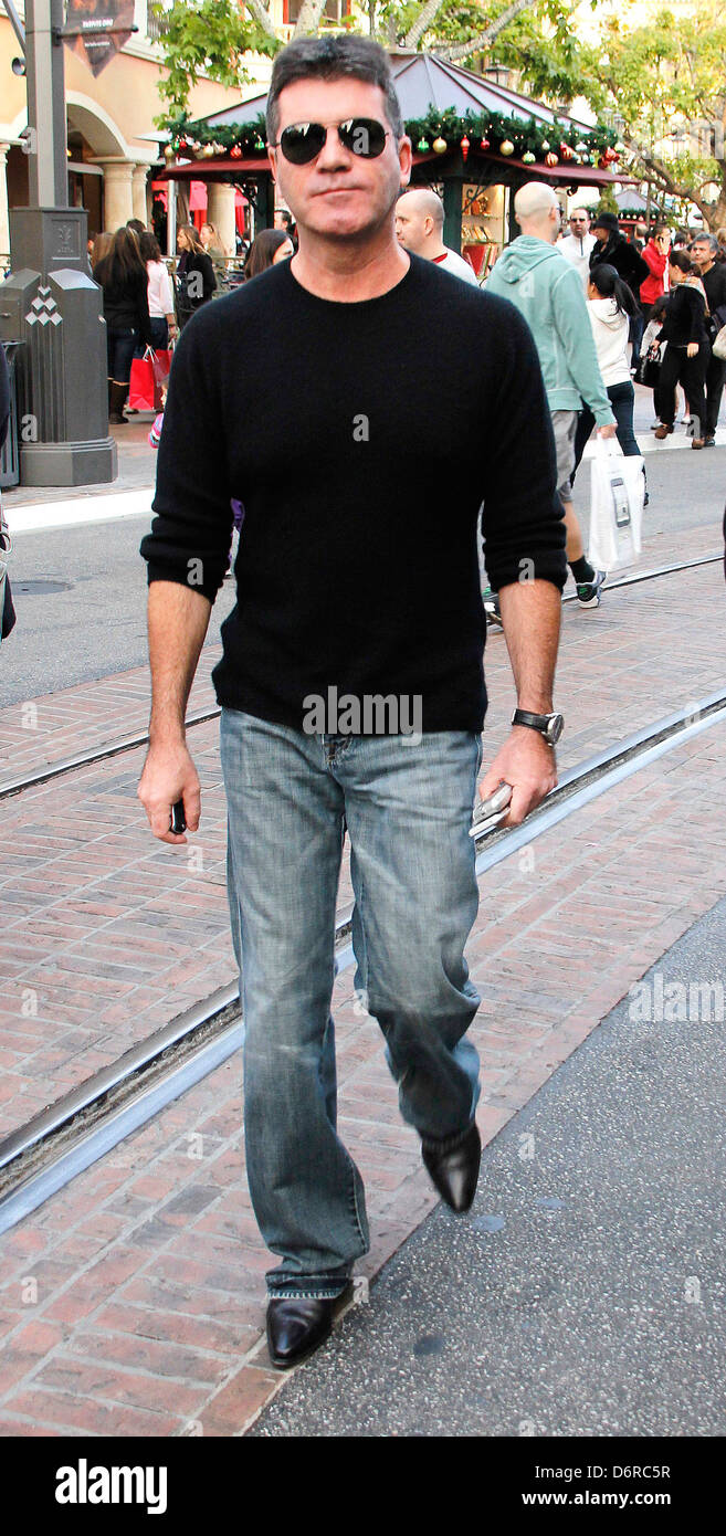 Simon Cowell arrives at The Grove to finish his Christmas shopping ...