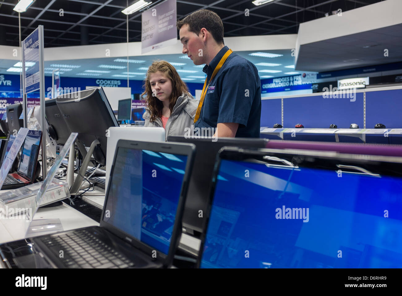 Pc world store worker hi-res stock photography and images - Alamy