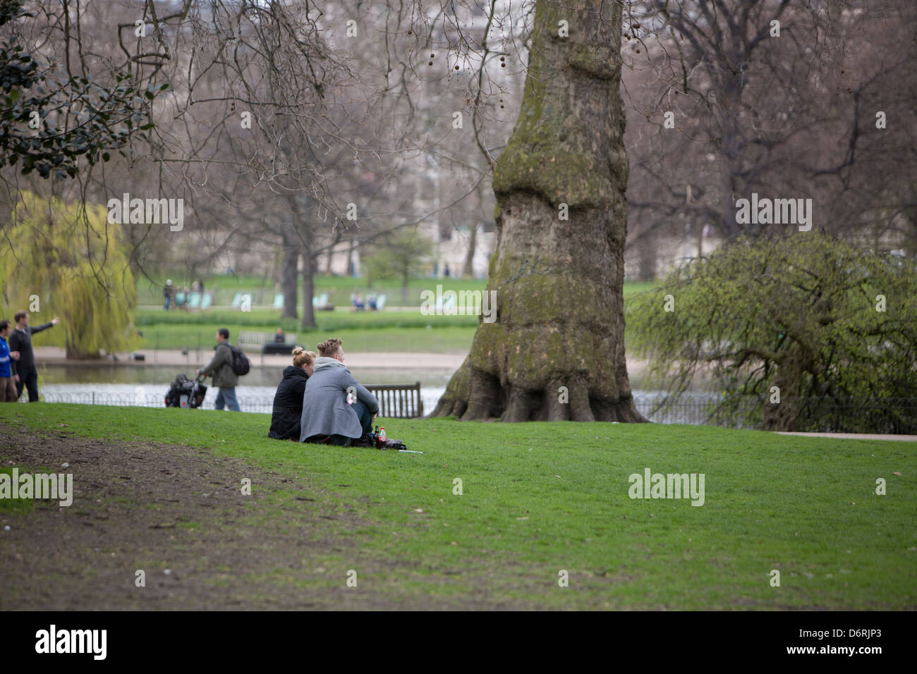 Spring in london hi-res stock photography and images - Alamy