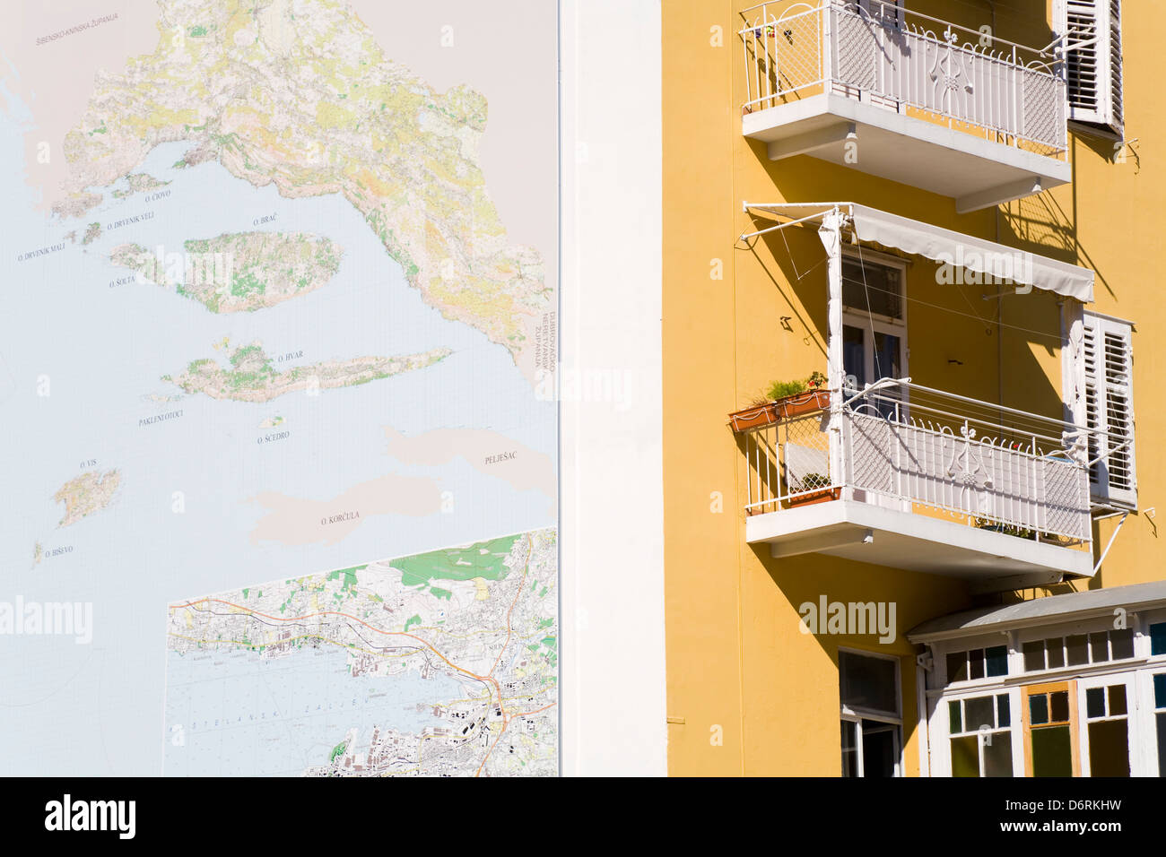 Split map hi-res stock photography and images - Alamy