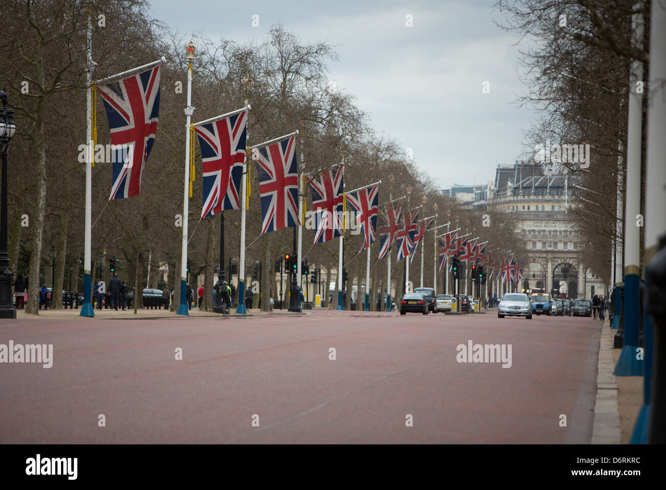 The mall london union jack flags hi-res stock photography and images ...