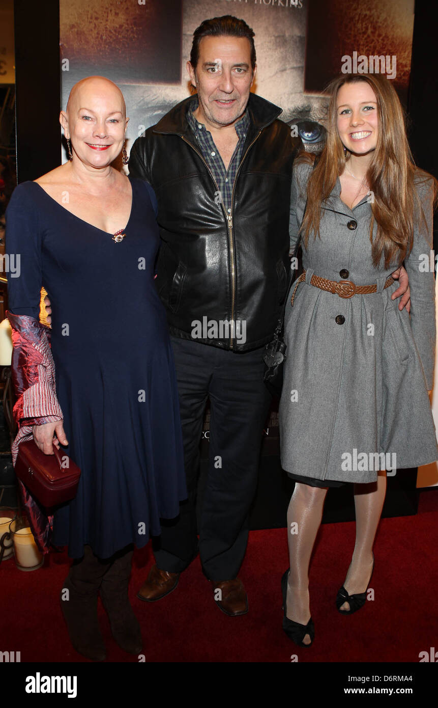 Actor Ciaran Hynds with actress Kate Thompson (left) and her daughter ...