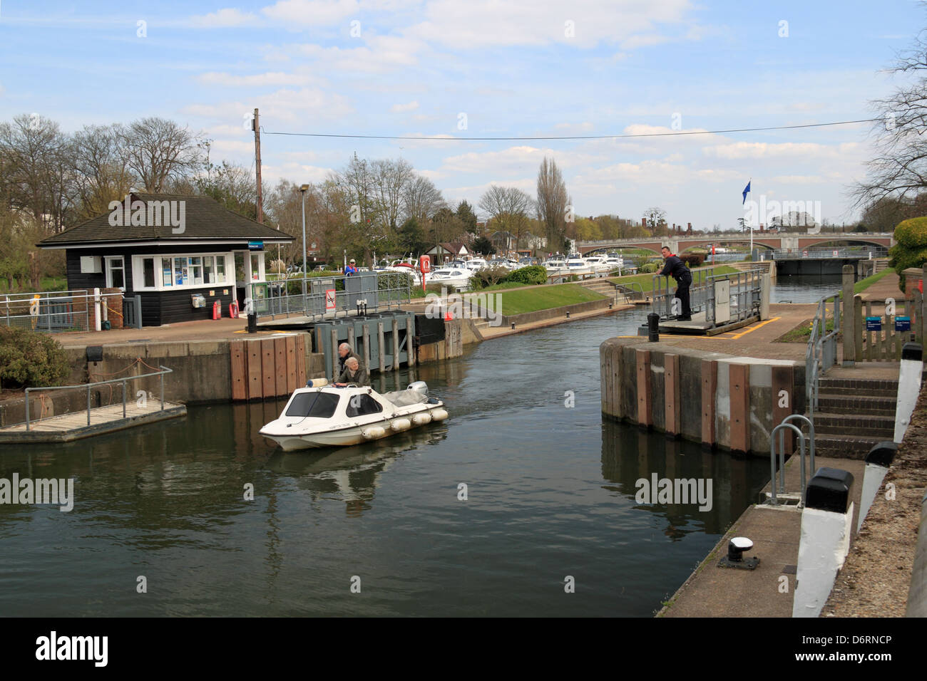Molesey Lock, River Thames, Hampton Court, East Molesey, Surrey ...
