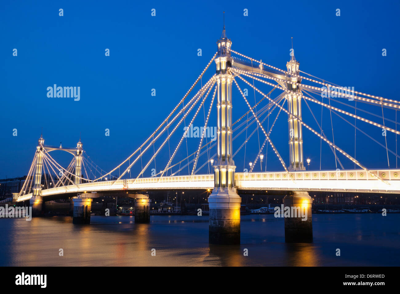 Albert bridge lighting hi-res stock photography and images - Alamy