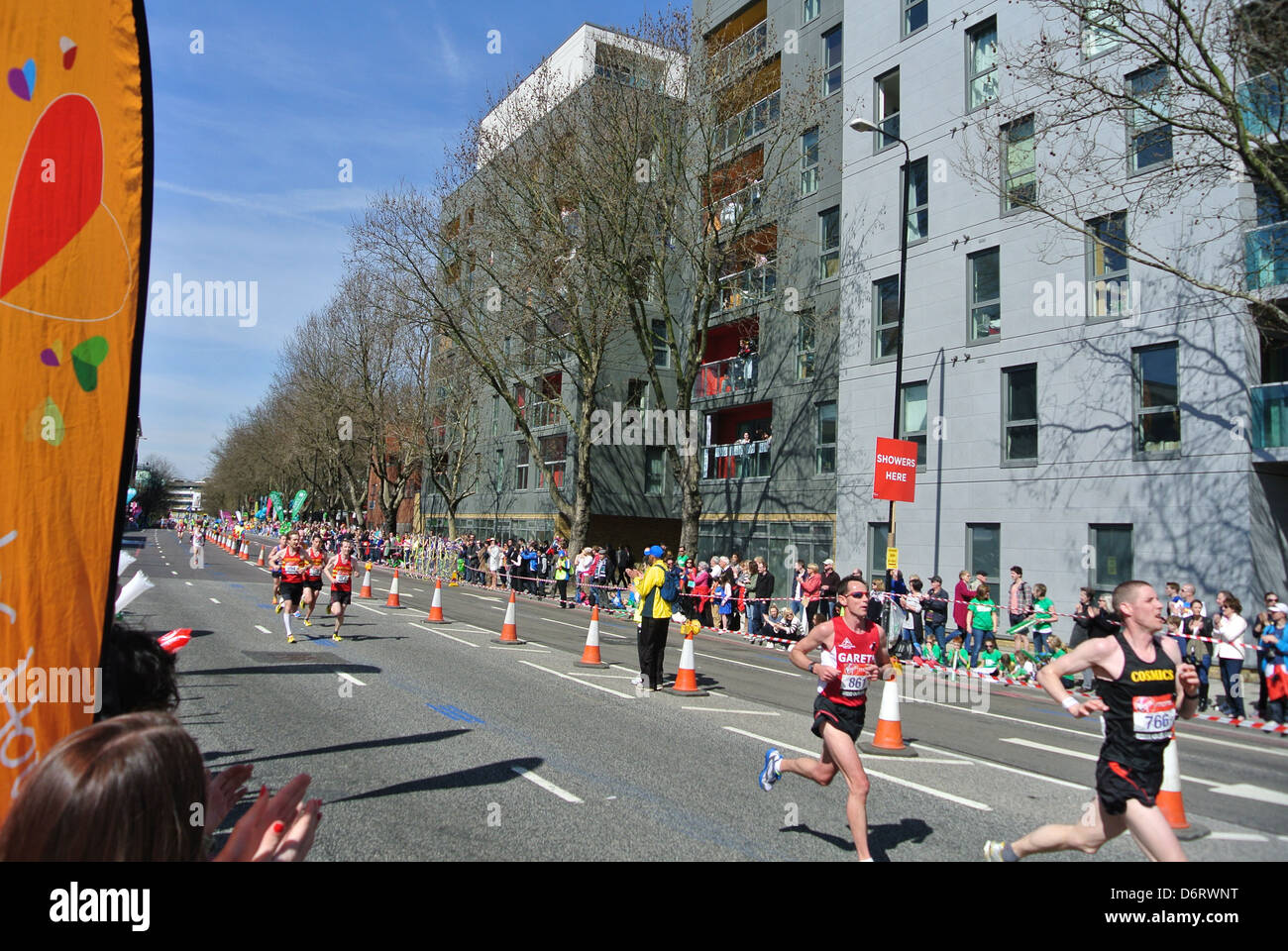 London Marathon, Runners, blue road markings Stock Photo - Alamy