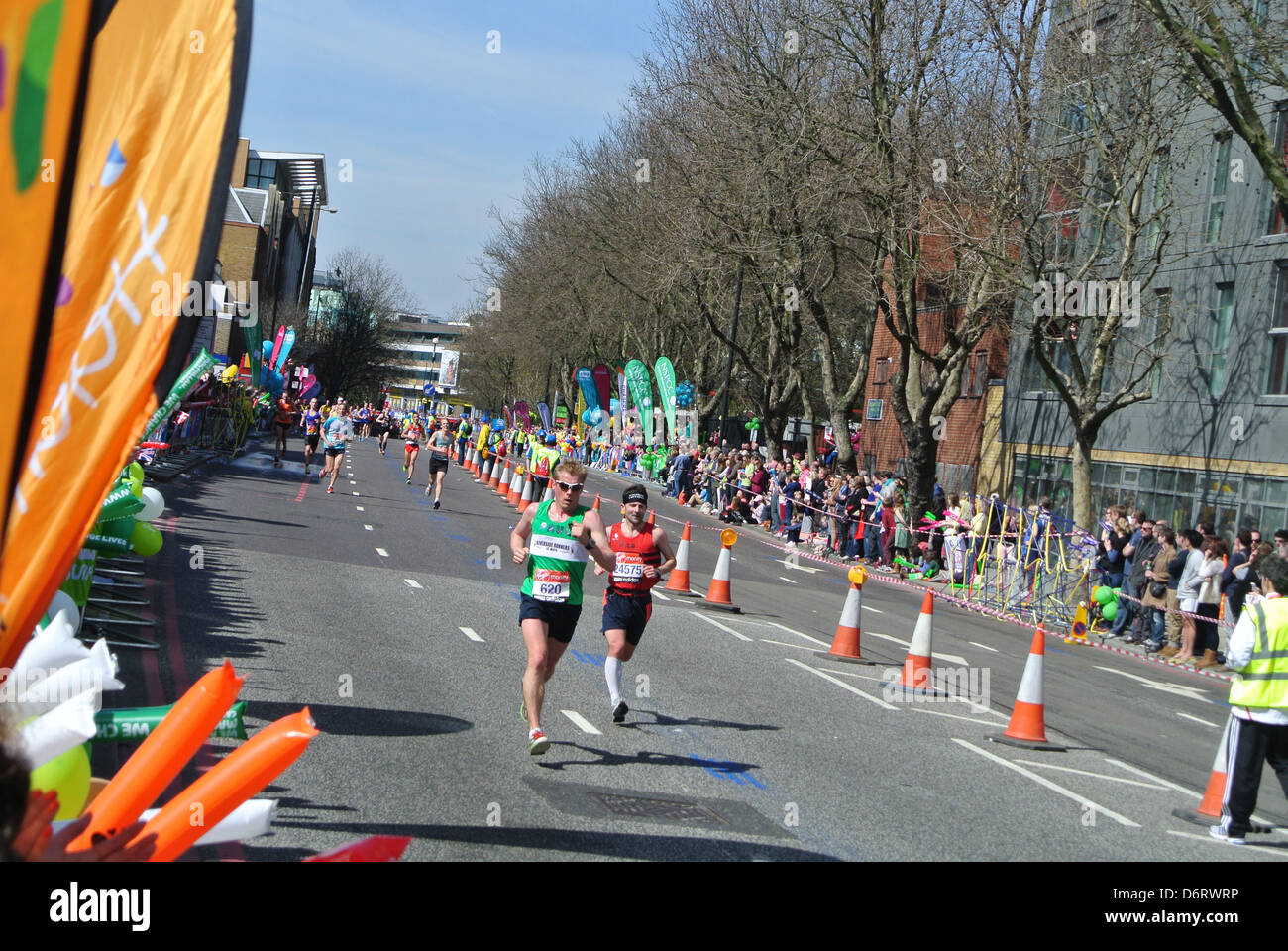 London Marathon, Runners, blue road markings Stock Photo - Alamy