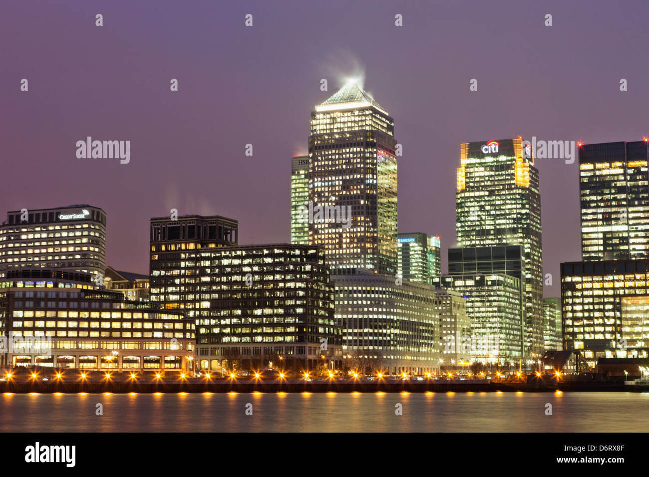 London docklands skyscraper night hi-res stock photography and images ...