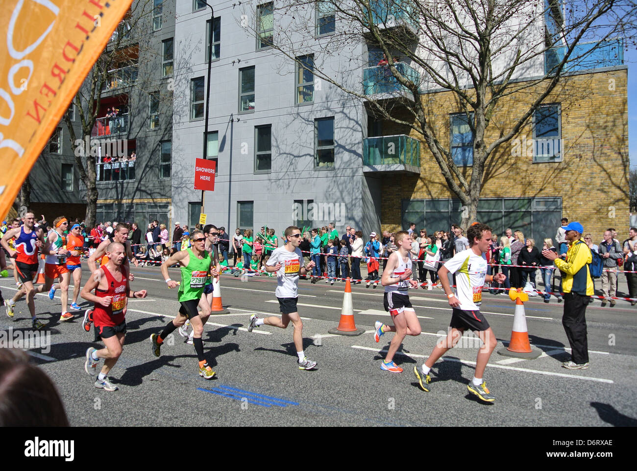 London Marathon, Runners, 13 miles, half way point Stock Photo - Alamy