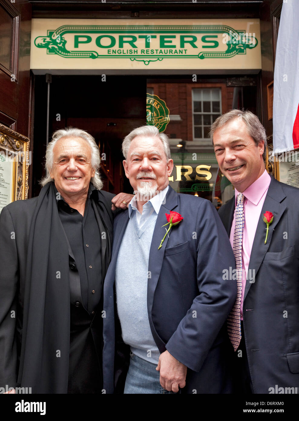 UKIP CANDIDATE FOR WESTMINSTER HYDE PARK RICHARD BRADFORD FLANKED BY ...