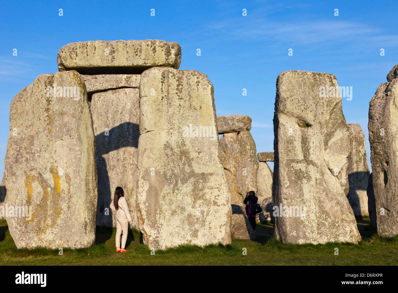 UK, England, Wiltshire, Stonehenge, Tourists near stone circle Stock ...
