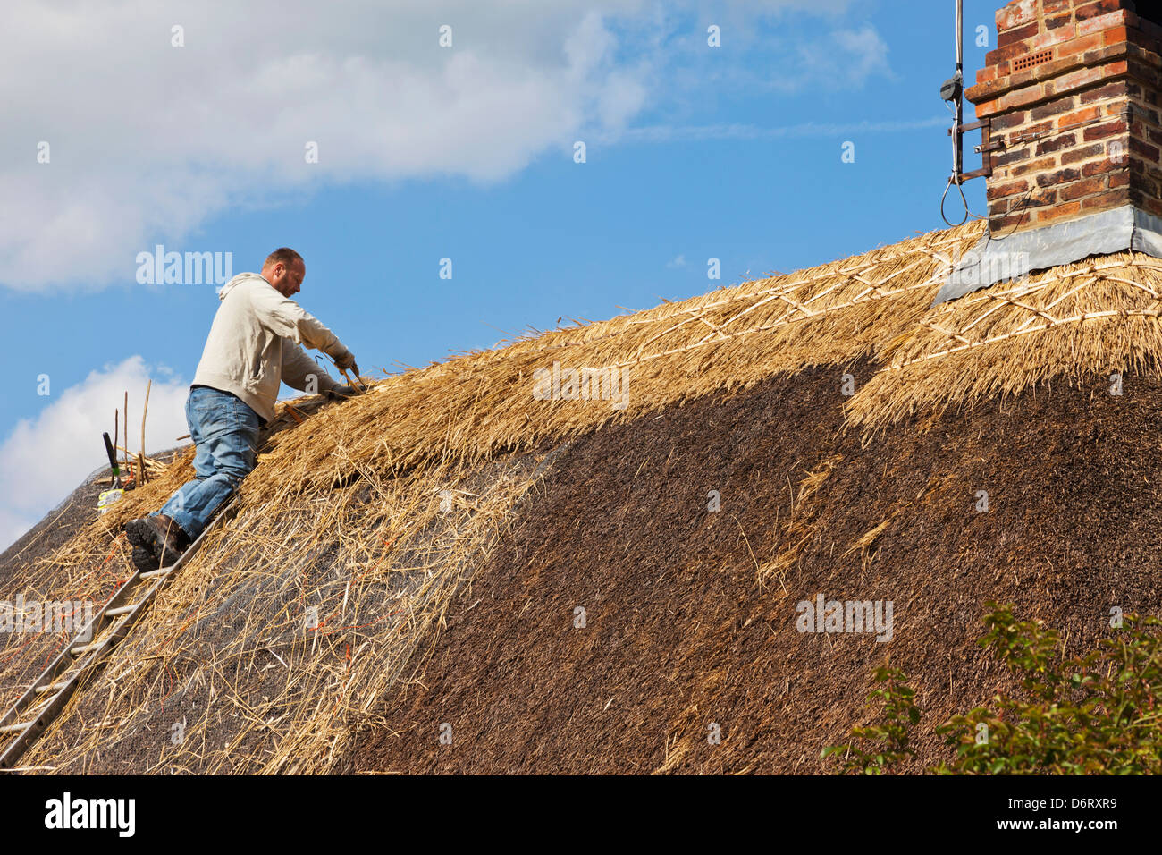 UK, England, Hampshire, Selborne, Man thatching roof Stock Photo - Alamy