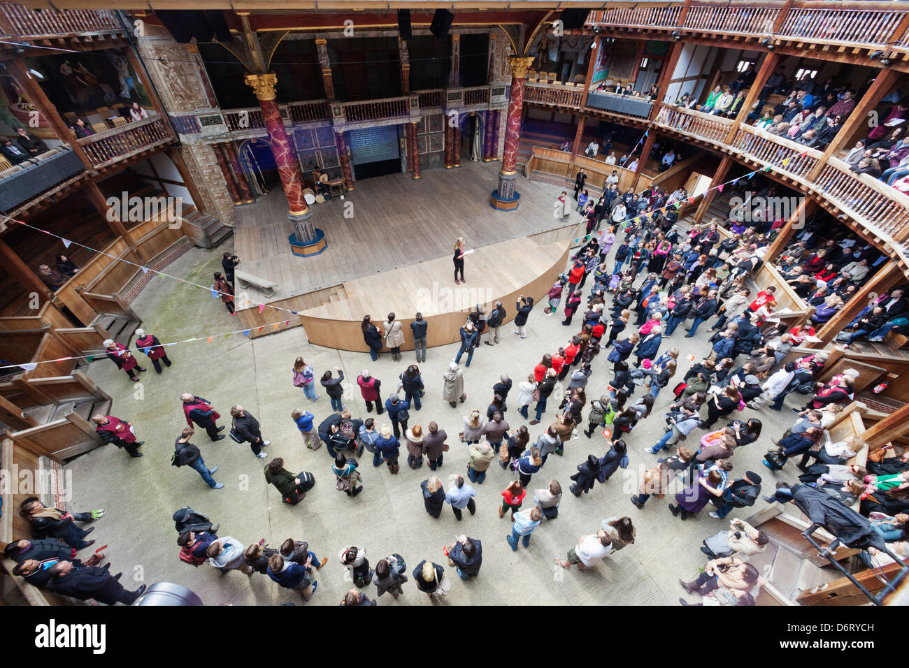 Shakespeare globe theatre interior hi-res stock photography and images ...