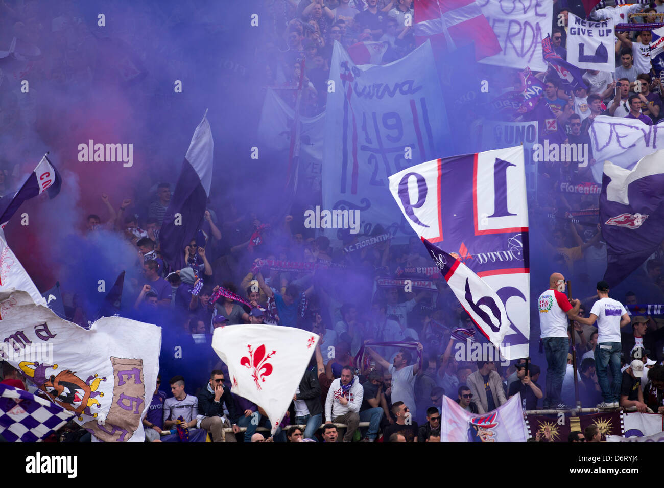 Fiorentina fans hi-res stock photography and images - Alamy