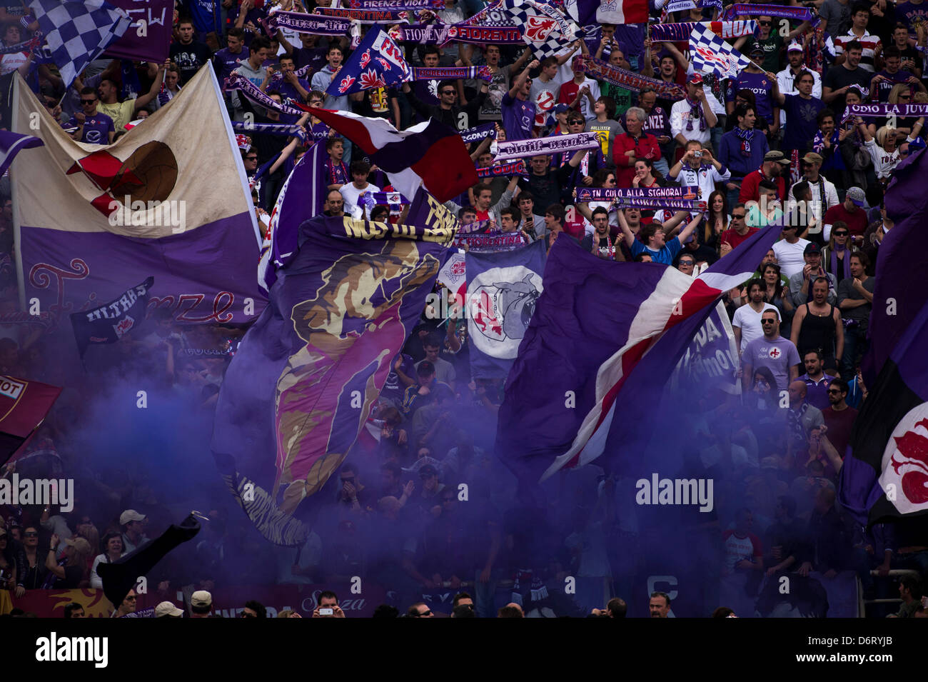 Fiorentina fans hi-res stock photography and images - Alamy