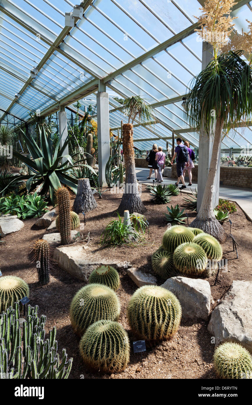 UK, England, London, Richmond, Kew Gardens, Princess of Wales ...