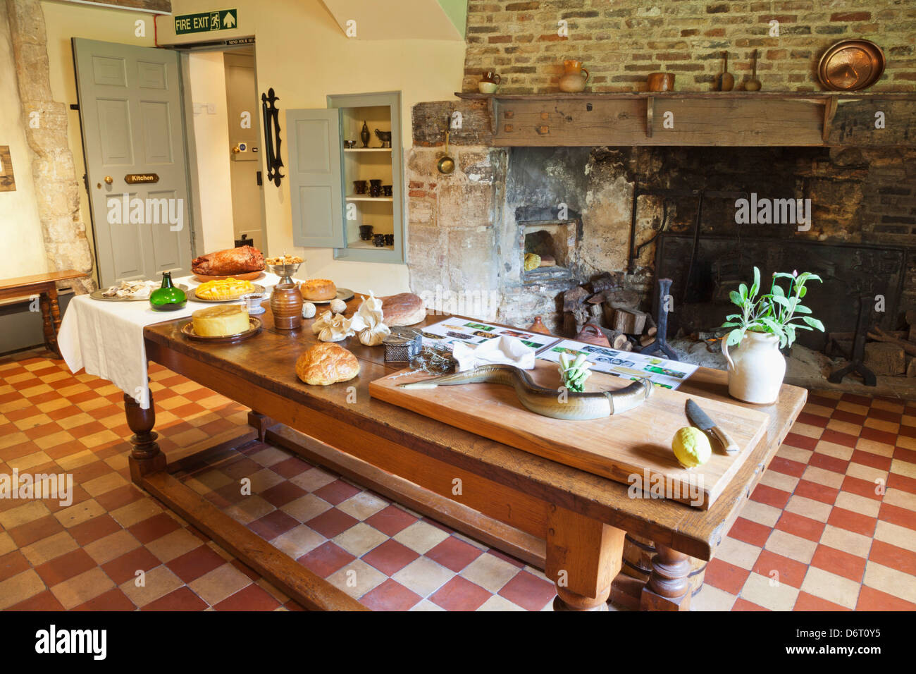England, Cambridgeshire, Ely, Oliver Cromwell House Museum, Kitchen ...