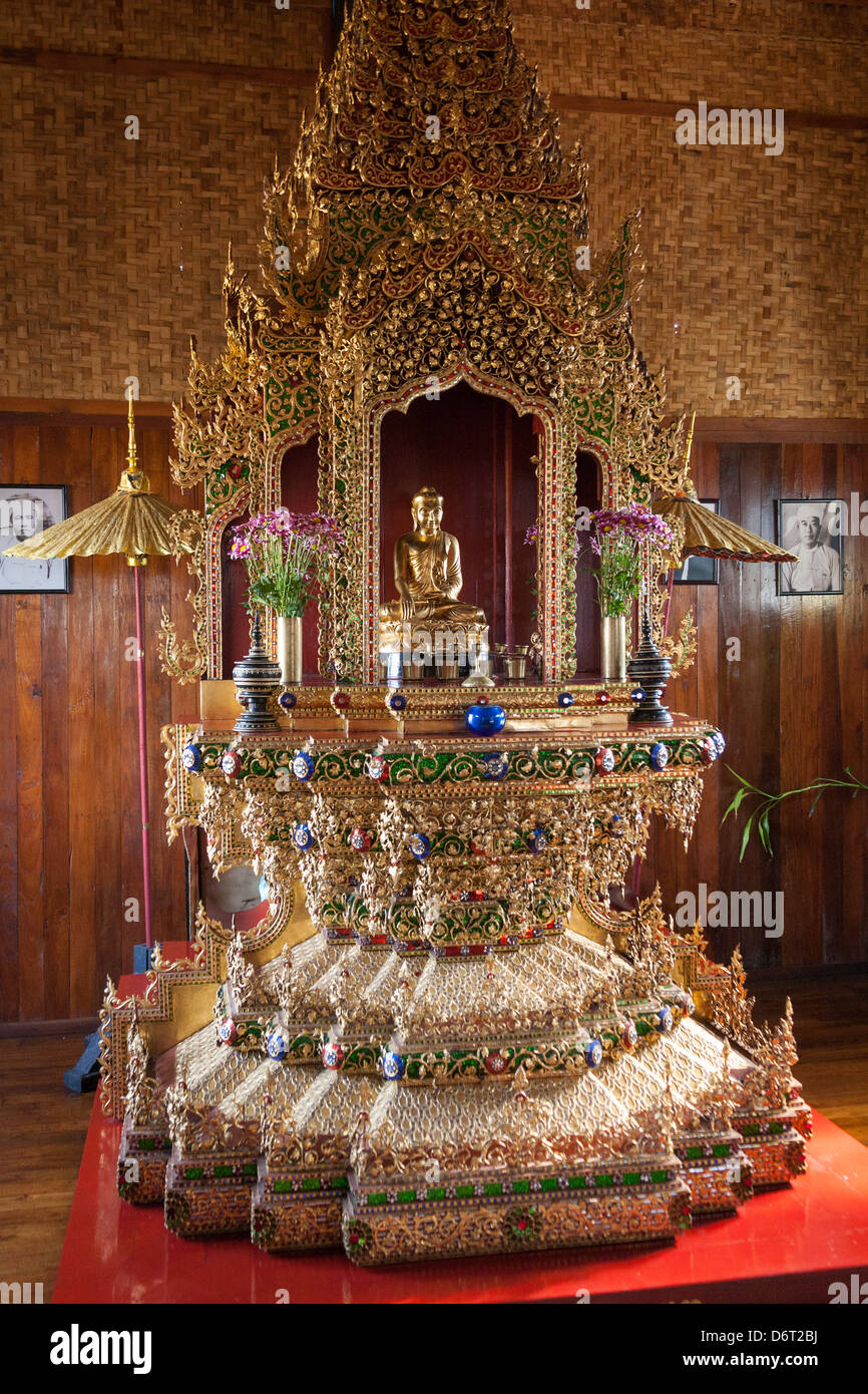 Buddhist shrine inside house hi-res stock photography and images - Alamy