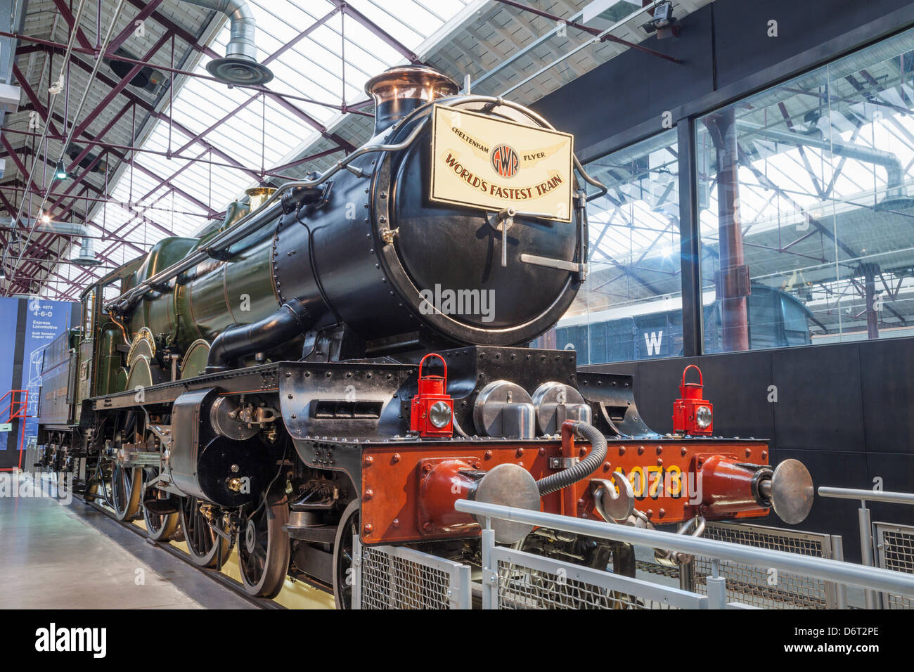 Caerphilly castle steam locomotive hi-res stock photography and images ...