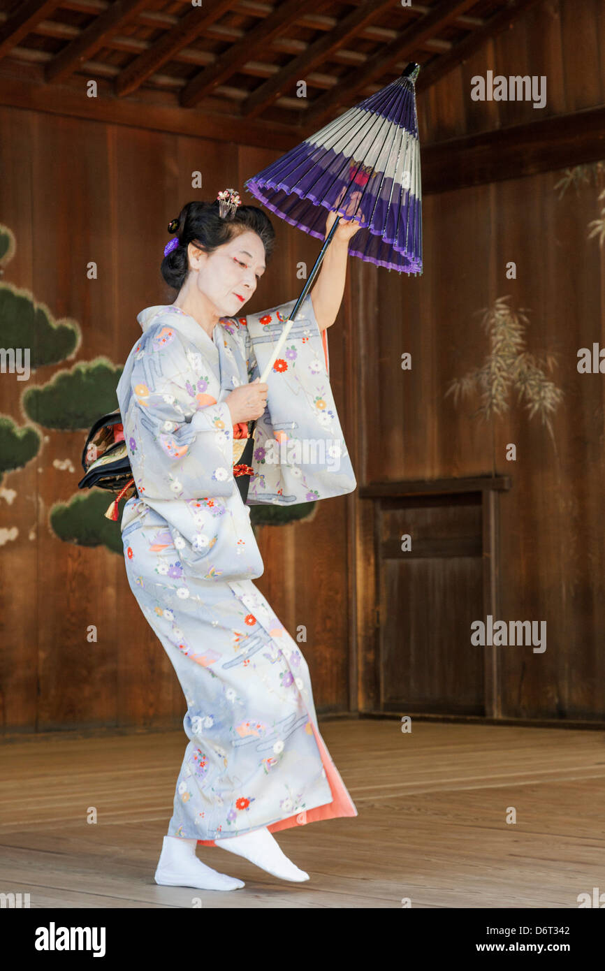 Japan, Honshu, Kanto, Tokyo, Yasukuni Shrine, Traditional Dancer Stock ...