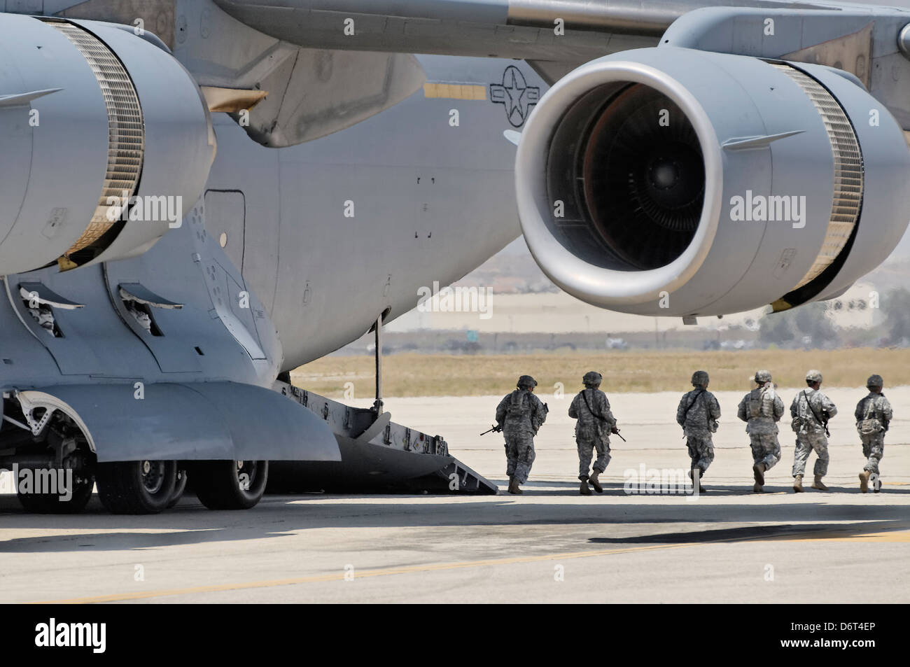 Disembarking soldiers hi-res stock photography and images - Alamy