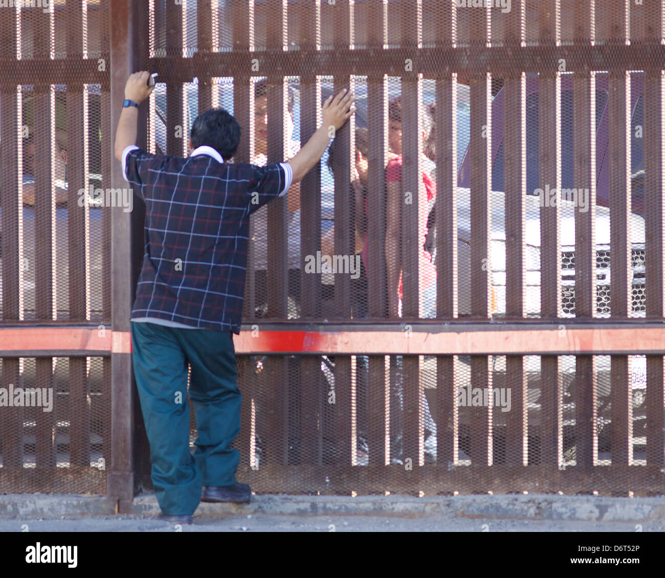Man talking to his family at Mexico-United States Border, Calexico ...