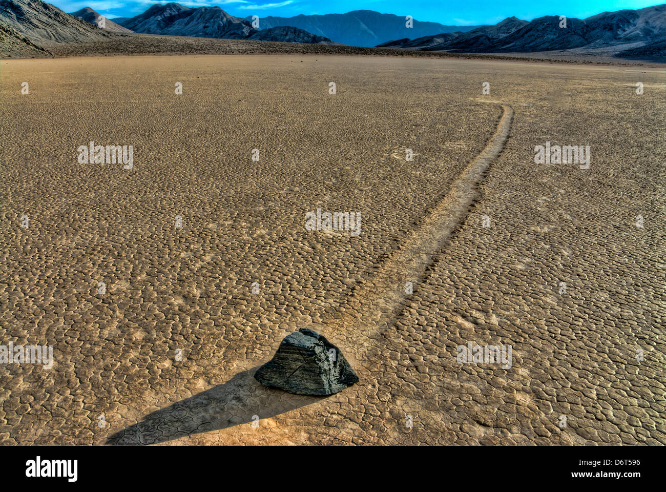 the racetrack-valley of the moving rocks-death valley national park ...