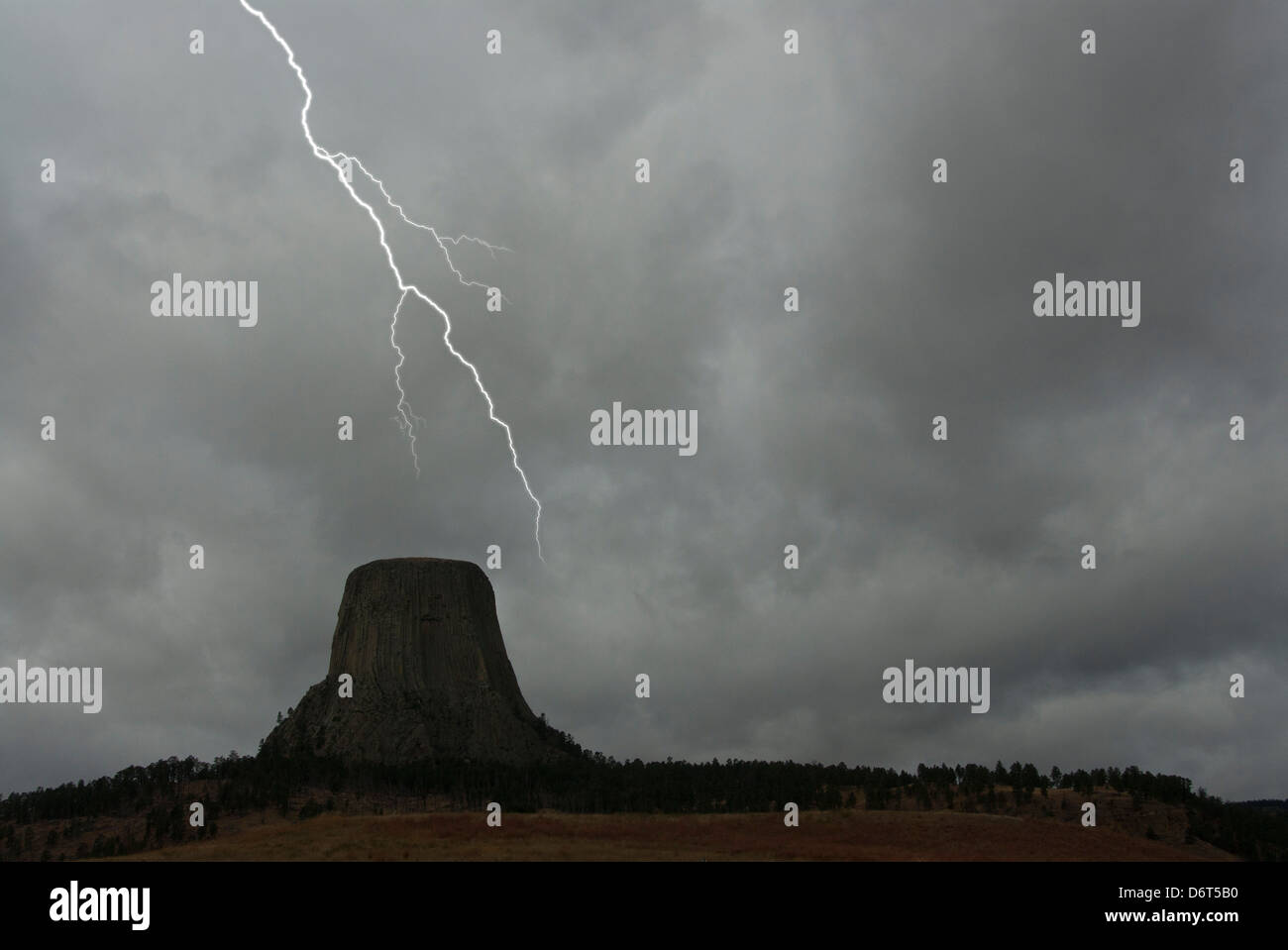 Lightning over Devil's Tower. Wyoming Stock Photo - Alamy