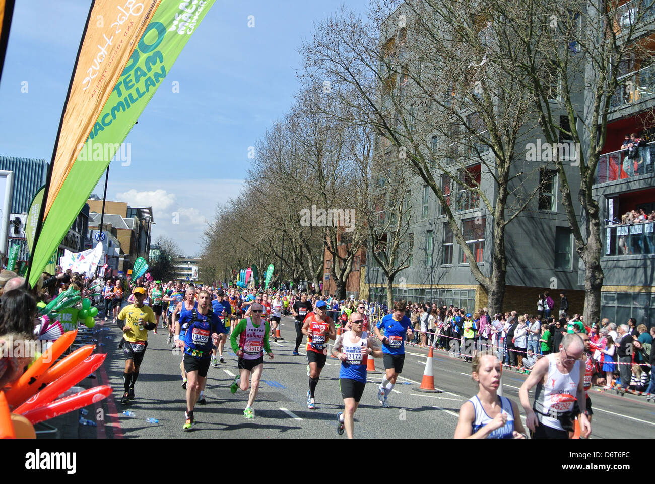 Runner and supporters at the London Marathon Stock Photo - Alamy