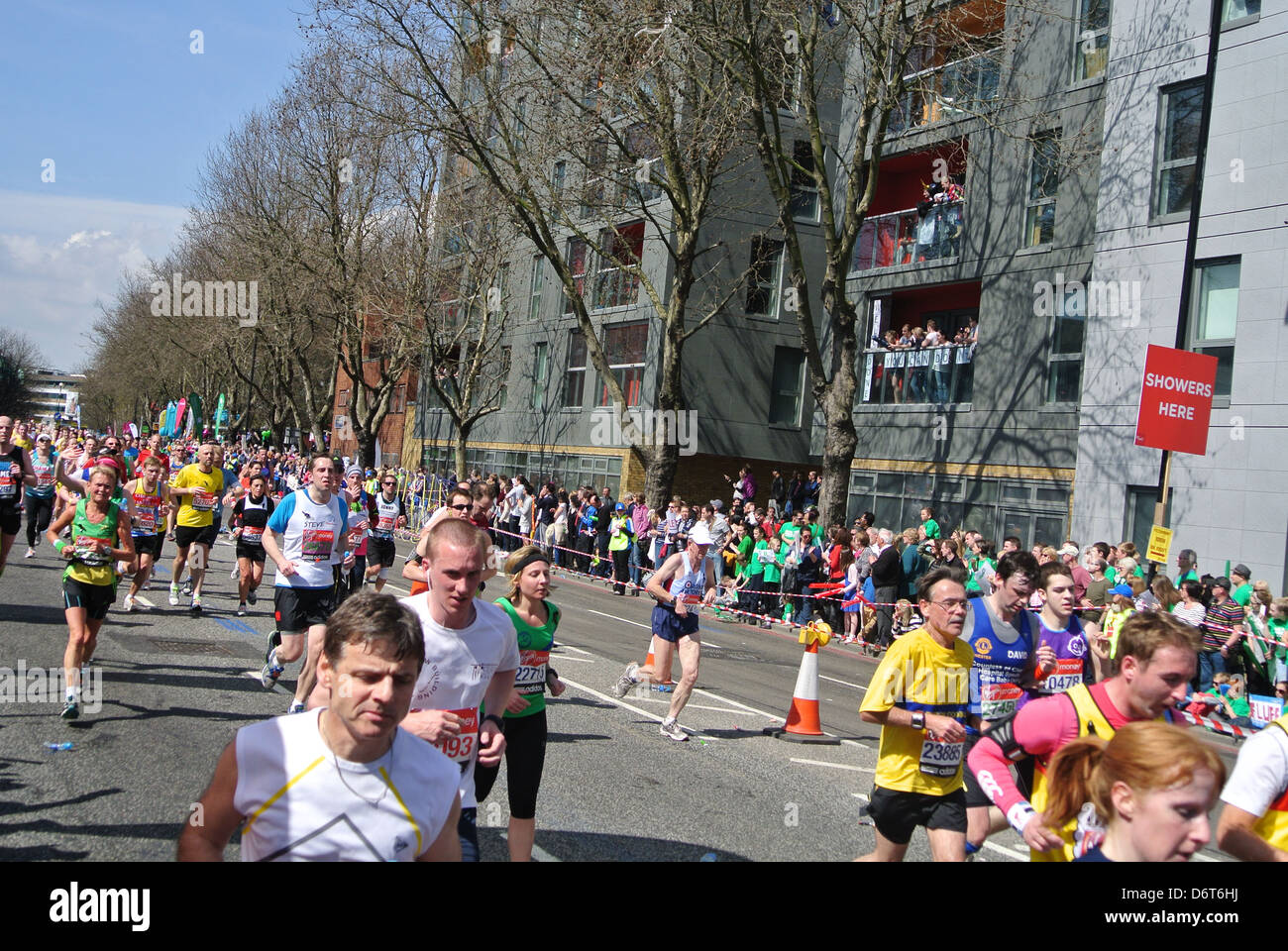 Runners and supporters at the London Marathon Stock Photo - Alamy