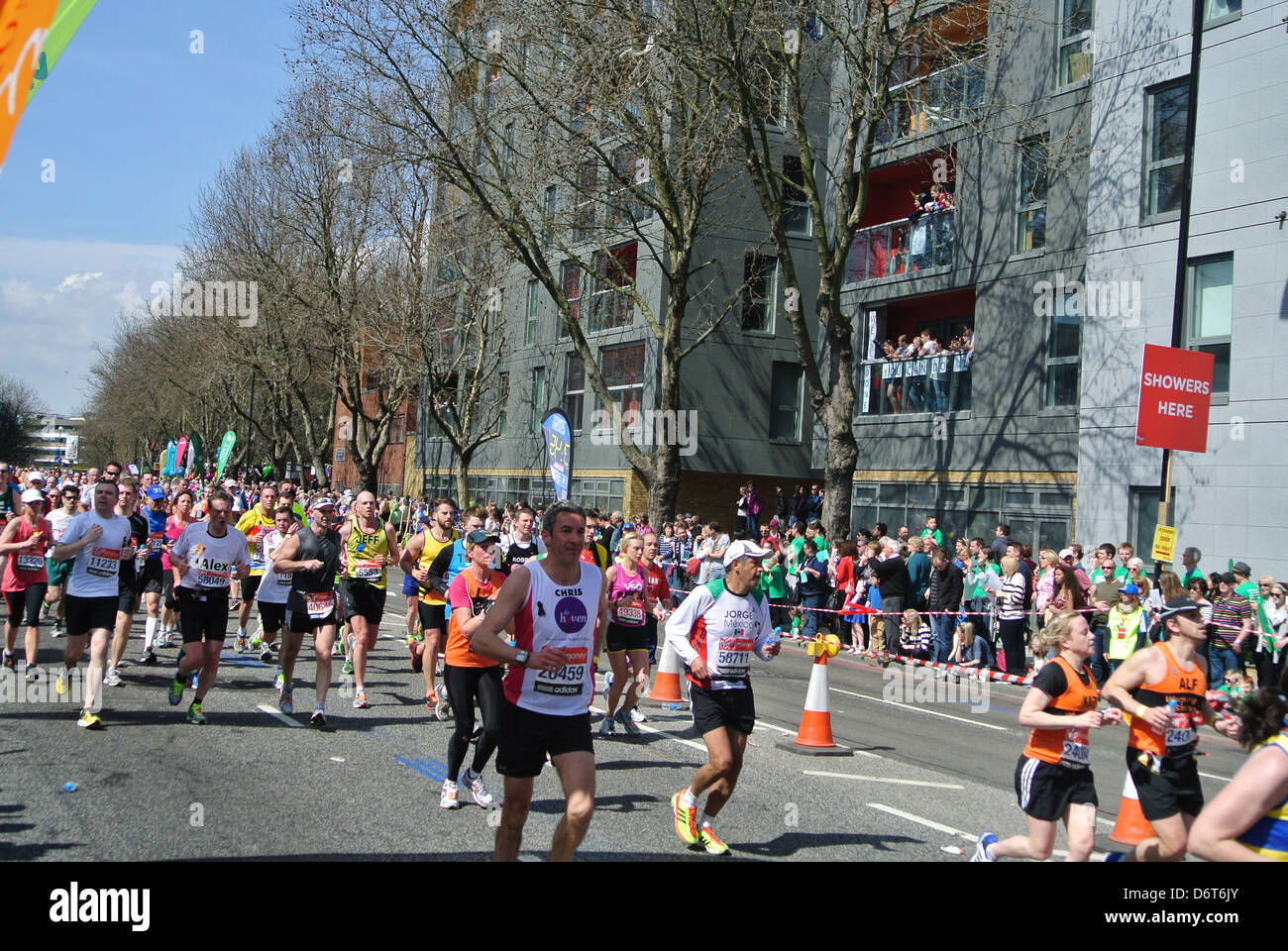 Marathon supporters hi-res stock photography and images - Alamy