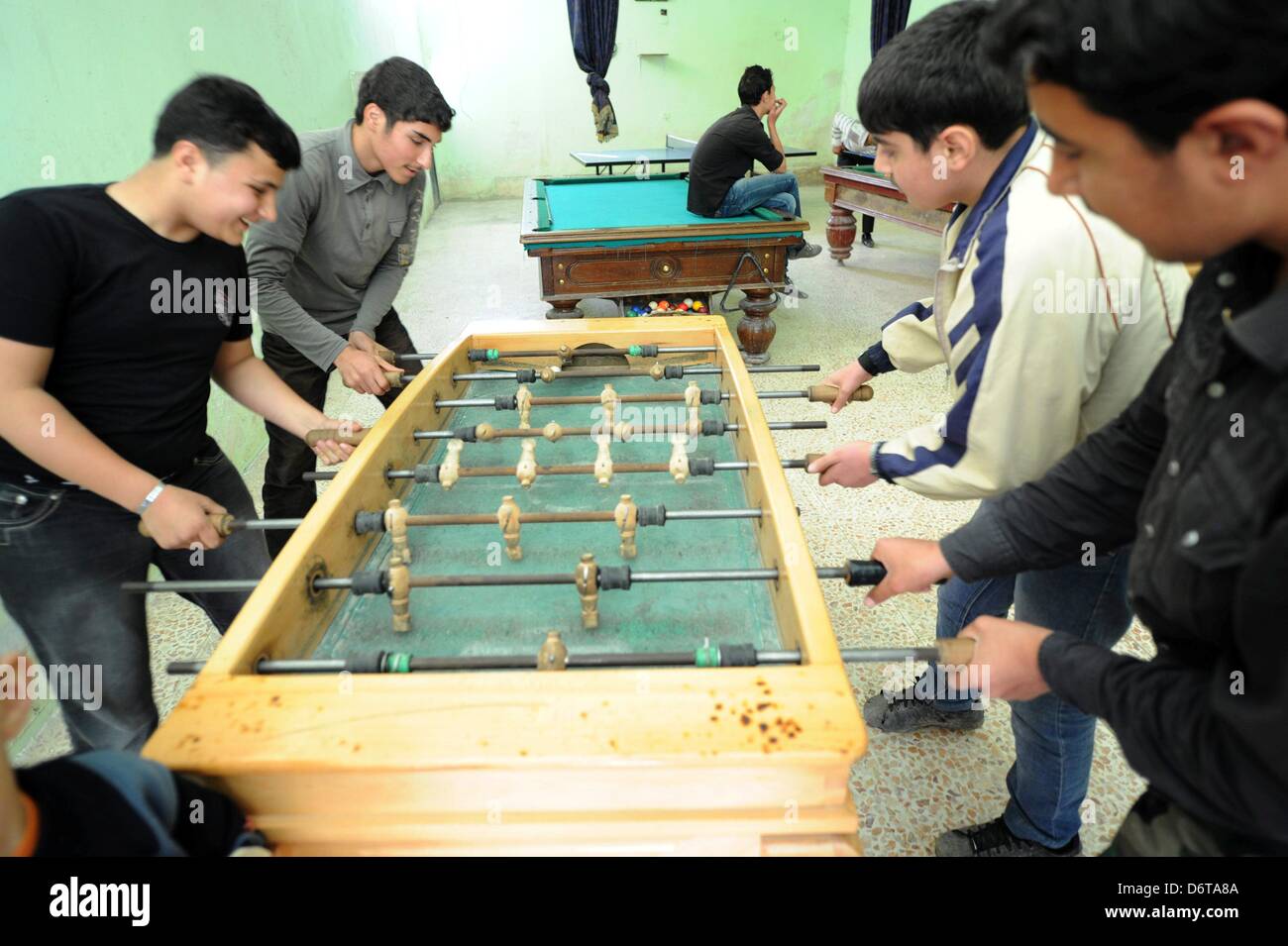 Kids playing syria hi-res stock photography and images - Alamy
