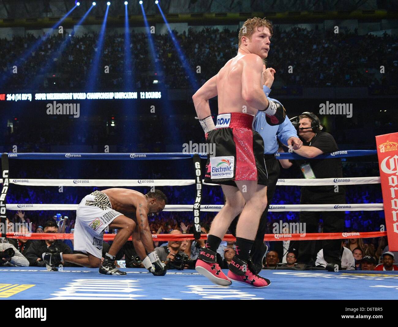 (L-R) Austin Trout (USA), Saul Alvarez (MEX), APRIL 20, 2013 - Boxing ...