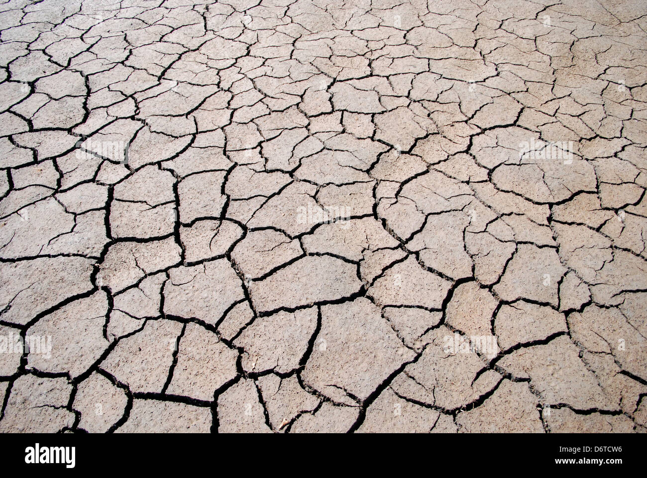 Dried out riverbed hi-res stock photography and images - Alamy