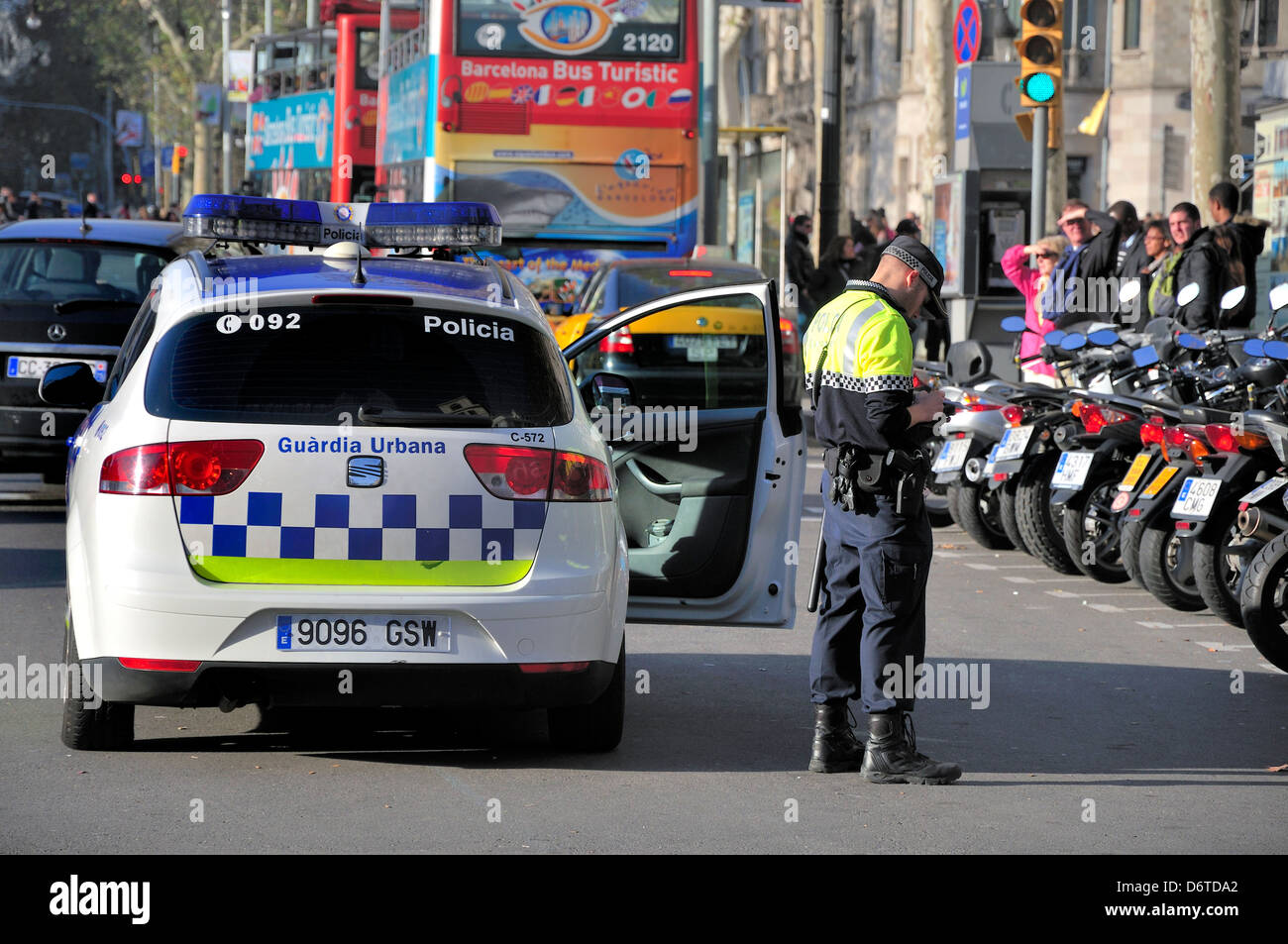 Spain police hi-res stock photography and images - Alamy