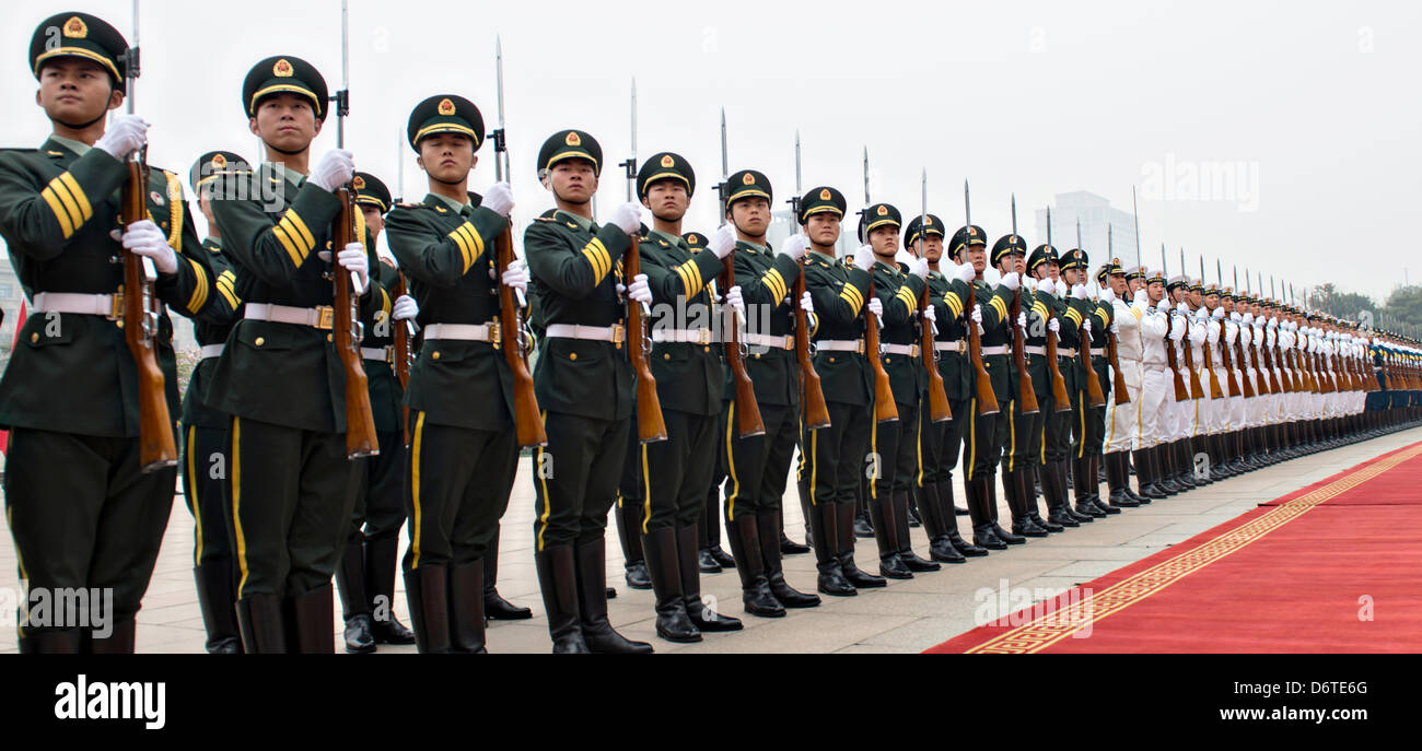 People's Liberation Army of China Honor Guard line up for the arrival ...