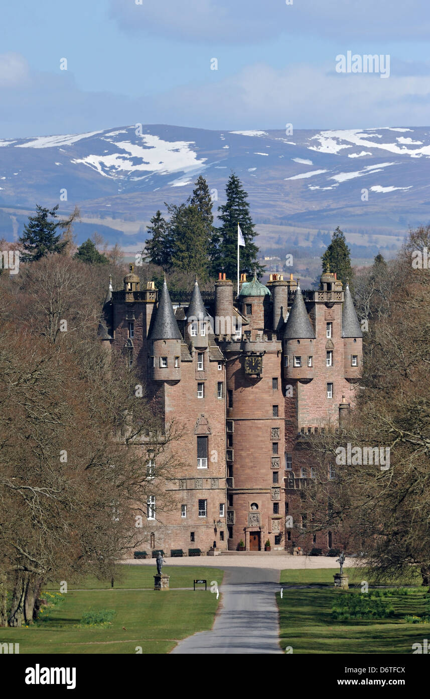 The queen mother glamis castle hi-res stock photography and images - Alamy