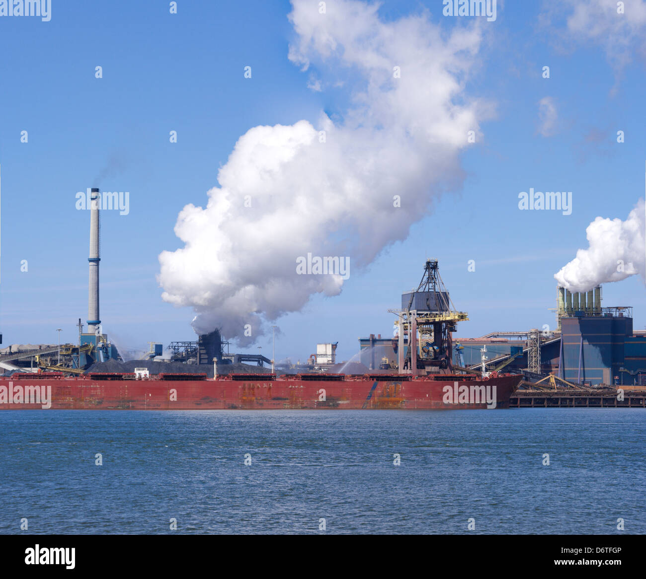Oil tanker ship unloading cargo hi-res stock photography and images - Alamy