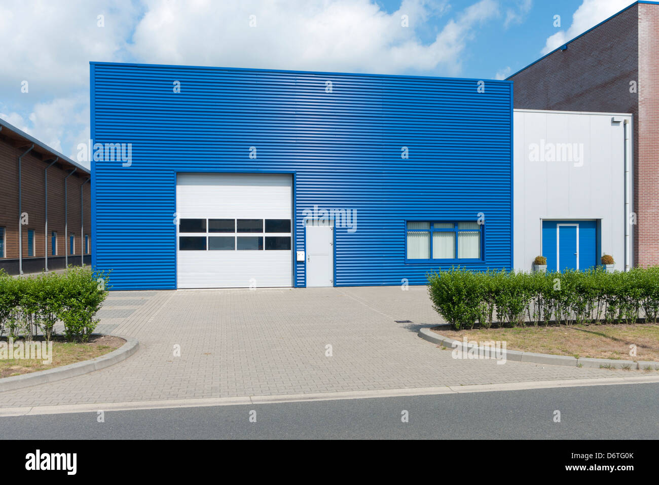 facade of modern blue business unit Stock Photo - Alamy