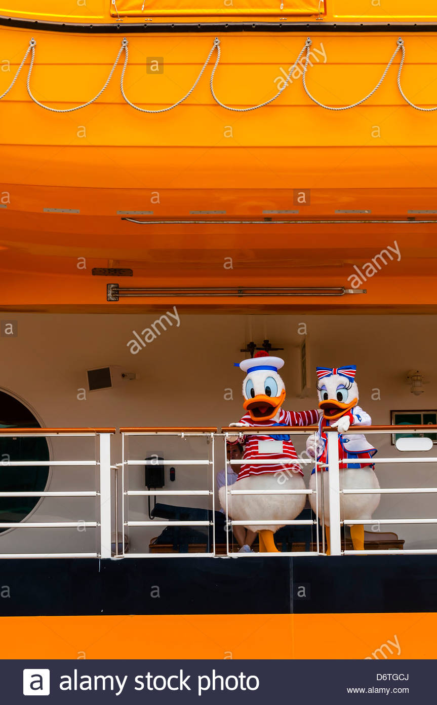 Disney Cruise Ship Characters Stock Photos & Disney Cruise Ship ...