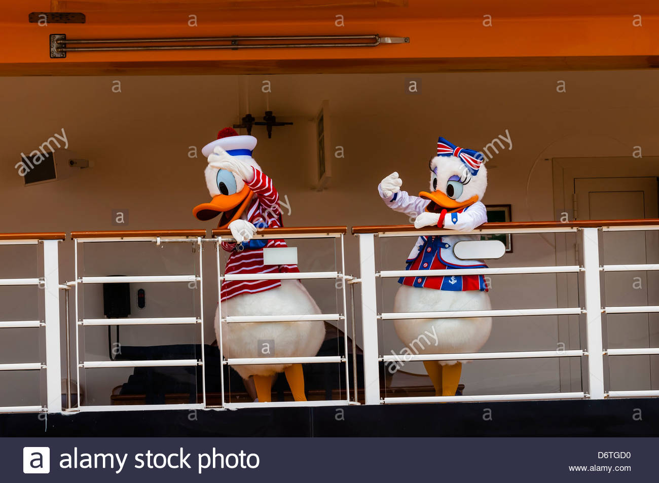 Disney Cruise Ship Characters Stock Photos & Disney Cruise Ship ...