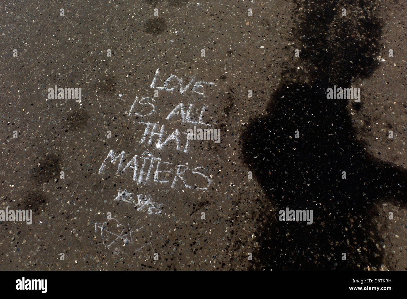 Chalk graffiti brighton uk hi-res stock photography and images - Alamy